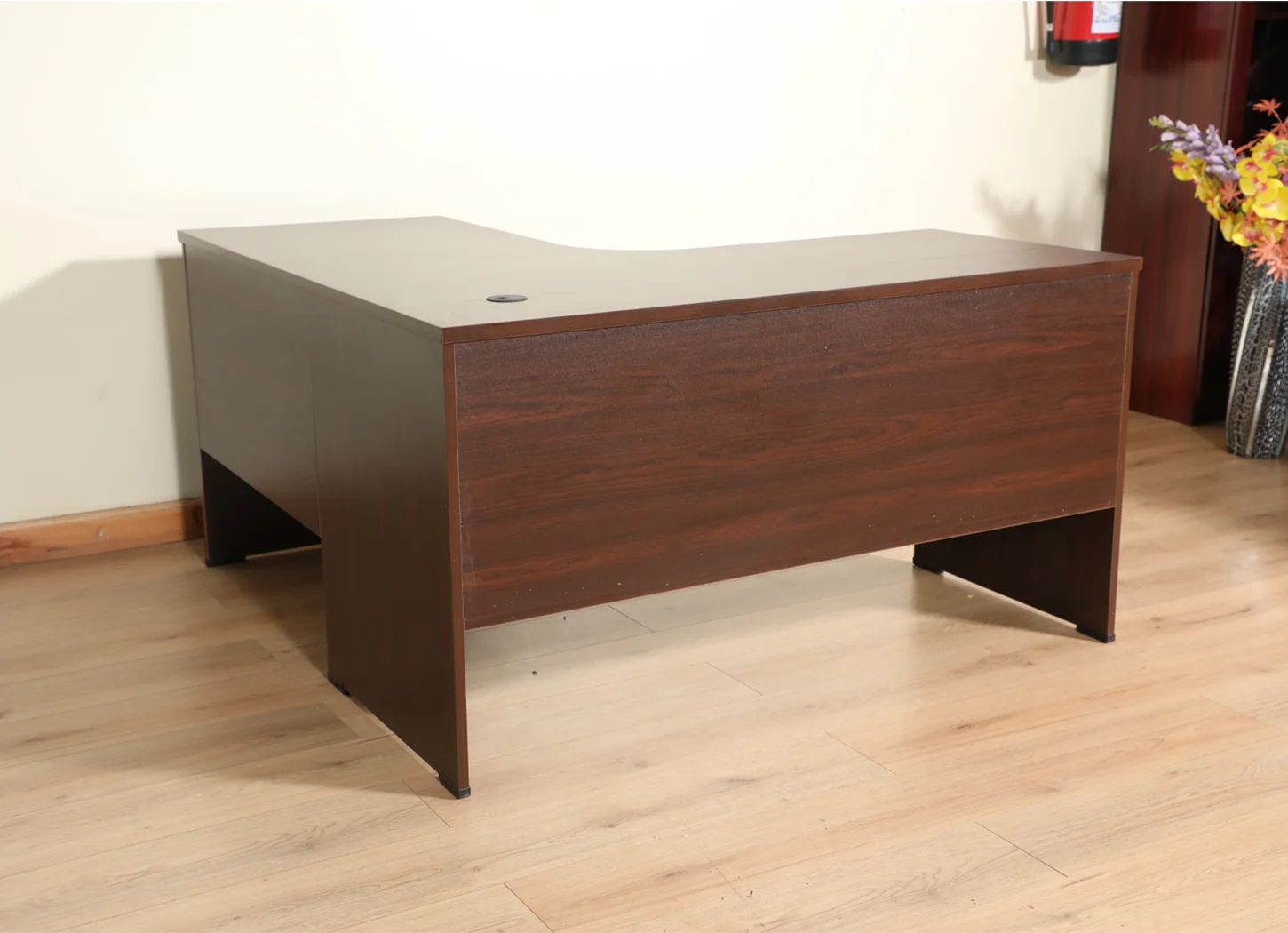 1.4m curved office desk - Tamco